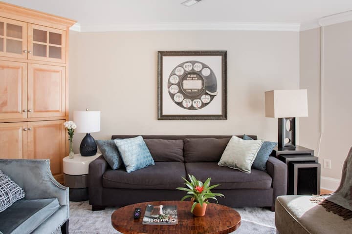 3br/2ba Spacious Townhouse Walkable To Downtown - Charlotte, NC