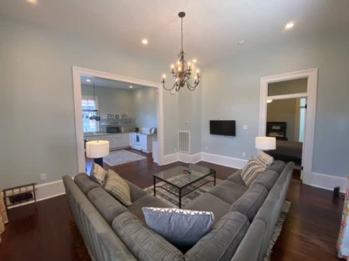 Uptown, Spacious, 2 Bed - 2 Bath Cottage - New Orleans, LA