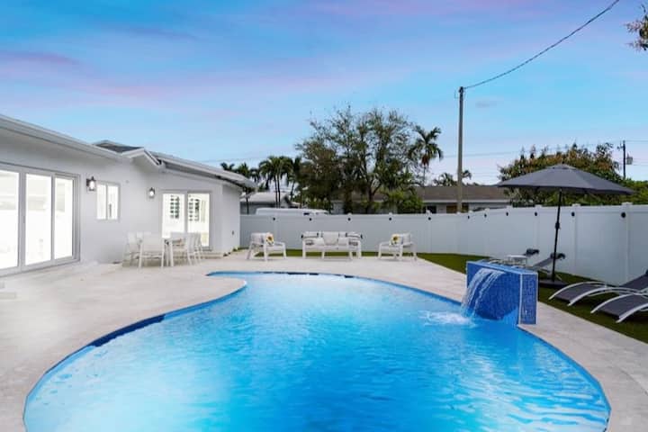 Villa Bianco 5br/4ba Heated Pool - Aventura Luxury - Aventura, FL