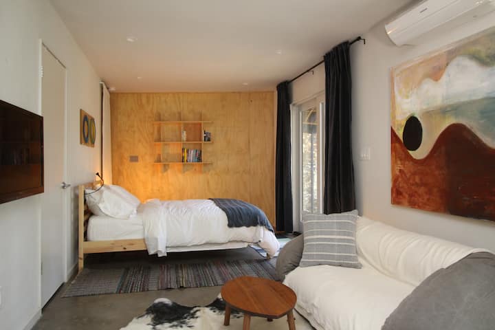 Casa Negra Studio - Monthly Rental - Asheville