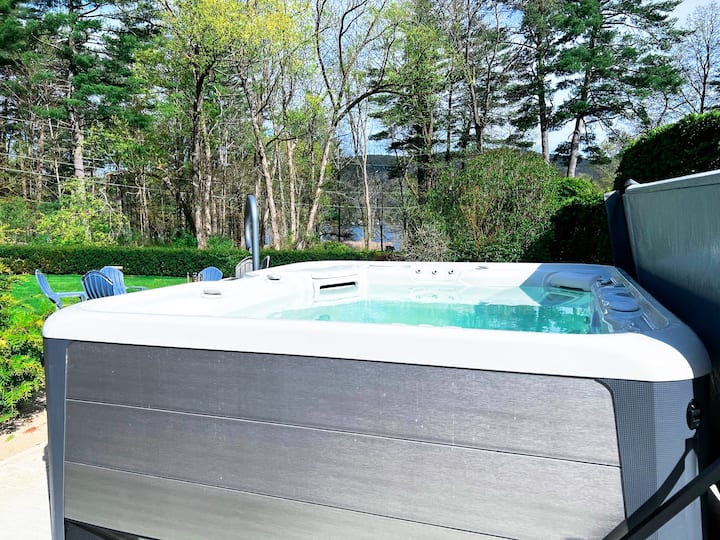 Crimson Pine- Hot Tub! - Sasquatch, Queensbury