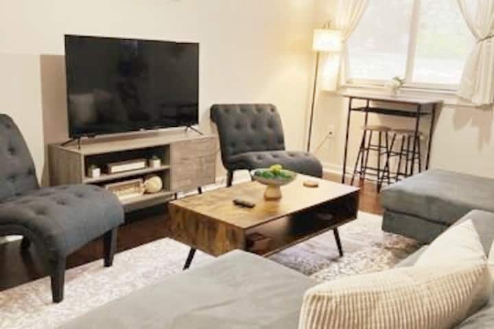 Roomy Uptown Studio Townhouse| Wifi/w&d/kitchen - Idlewild - Charlotte