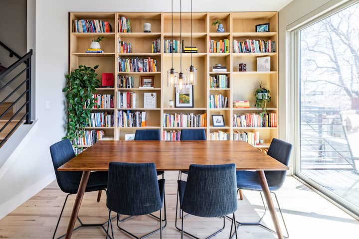 Bright Modern & Pet-friendly W/ Office, Sauna, Gym - Denver