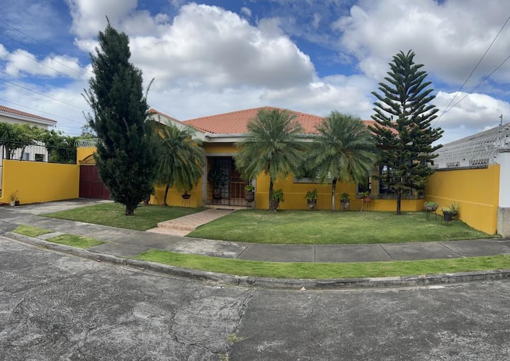 Casa Mendoza, Un Lugar Agradable Para Descansar. - Managua