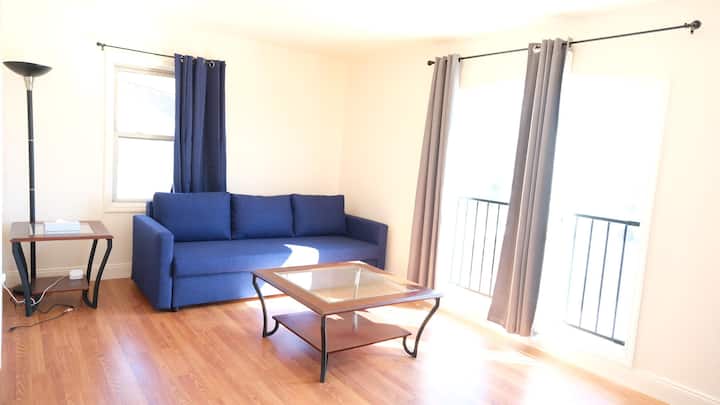 Large 3 Bdrm 2 Ba Home W/kitchen & Free Parking - Oakland, CA