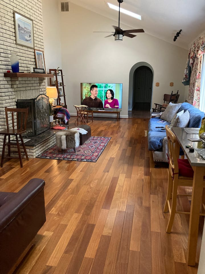 Welcoming 2 Bedroom Place With Private Bath - Manassas, VA