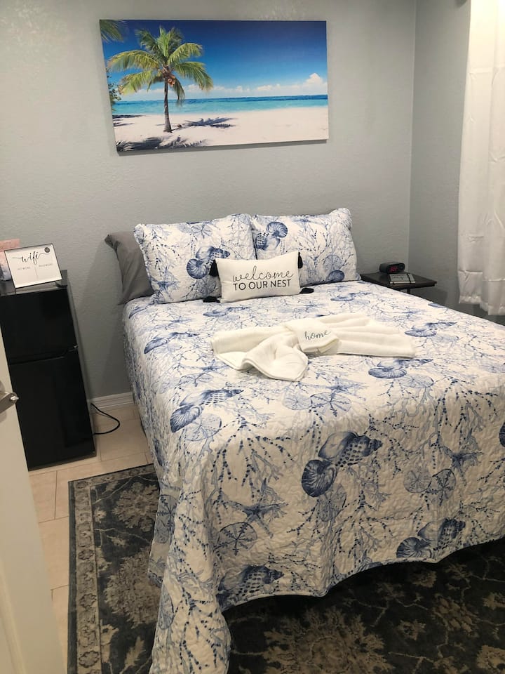 Las Palmas: 7 Minutes From Downtown Sarasota - Sarasota, FL