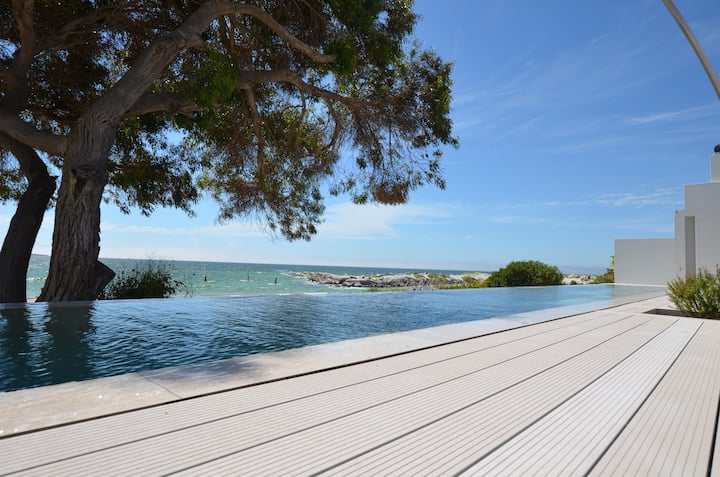 Beach Tower House, Luxury Beachfront Villa W/pool - Langebaan