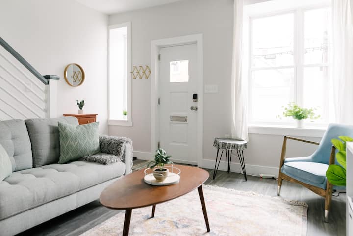 Chic & Cozy 2br - Pittsburgh, PA