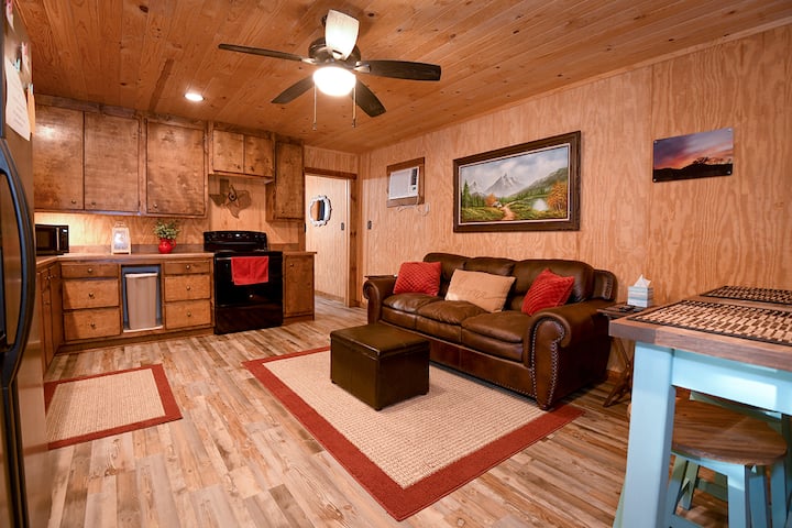 Pj's Hideaway - Utopia, TX