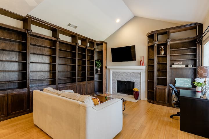 Upgraded Cozy 1 Bed Condo - Central Plano Location - 플레이노