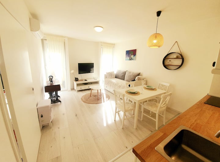 Koko&friends, Charming Place In Quite Neighborhood - Split