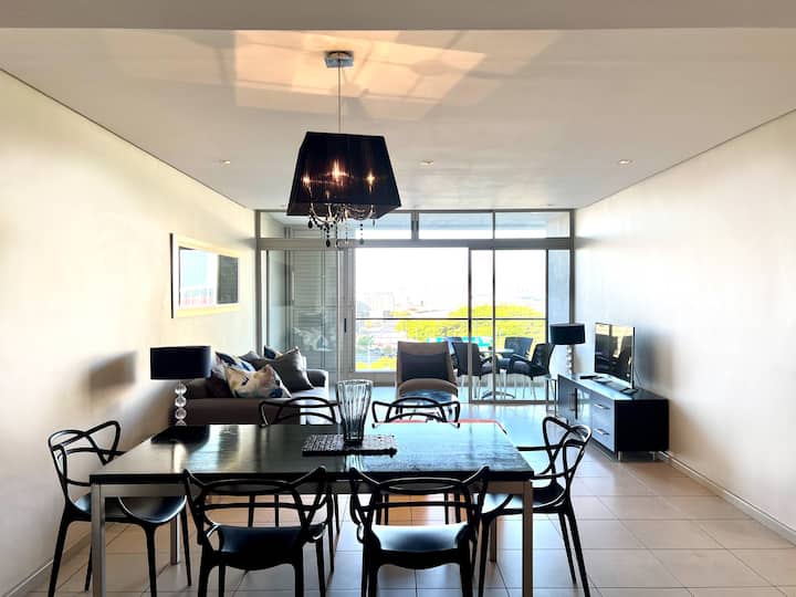 Spacious 2 Bed/bath Near Cticc/v&a - Cape Town