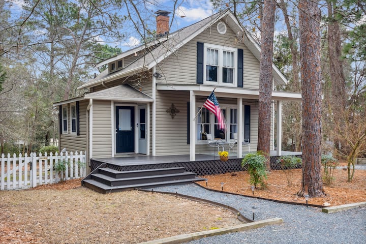 Cheerful 2 Bed 2 Bath Bungalow W/ Free Parking - Southern Pines, NC