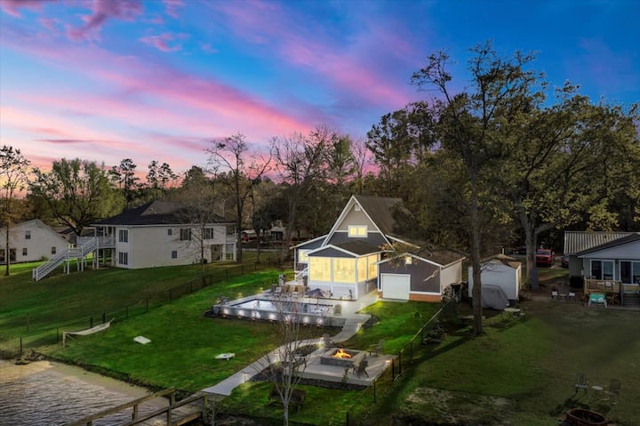 Luxury Lakefront Chalet W/pool, Hot Tub & Beach - Lake Marion, SC