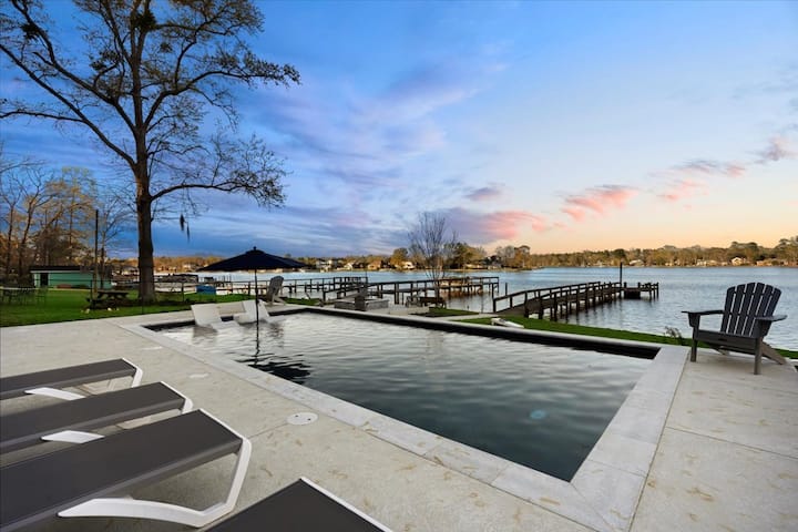 Luxury Lakefront Chalet W/pool, Hot Tub & Beach - Lake Marion, SC