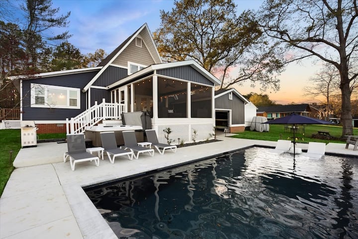 Luxury Lakefront Chalet W/pool, Hot Tub & Beach - Lake Marion, SC