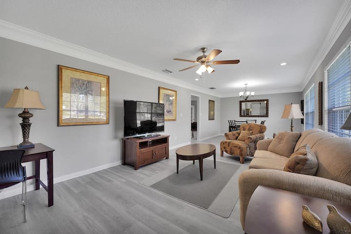 ❁Pet-friendly Home❁king Sleeps 10❁near Nas Jax❁ - Jacksonville, FL