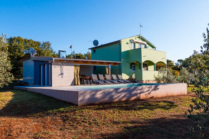 Holiday House With Pool - Fažana