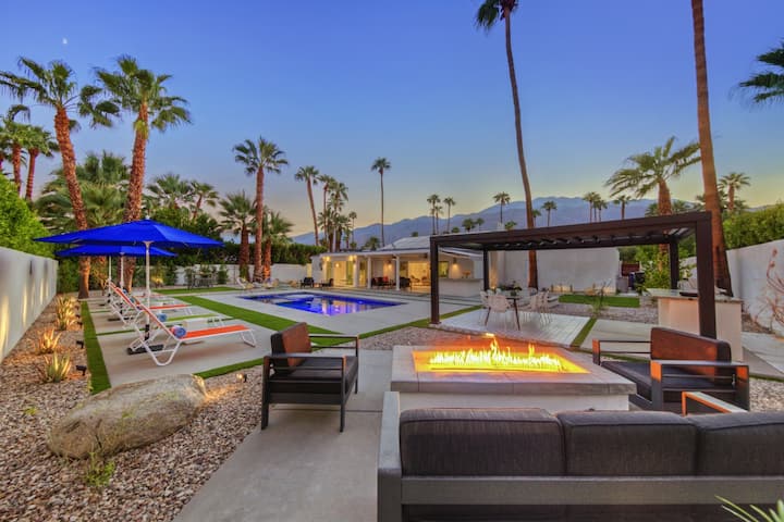 In-town Luxury Hideaway - Palm Springs, CA