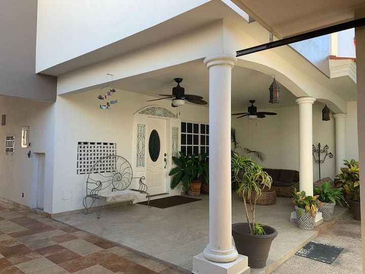 Casa Con Excelente Ubicación Vacacional. - Mazatlán