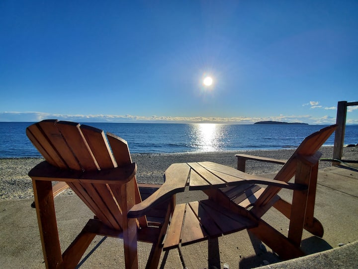 Ocean Haven-beachfront Cottage - Roberts Creek