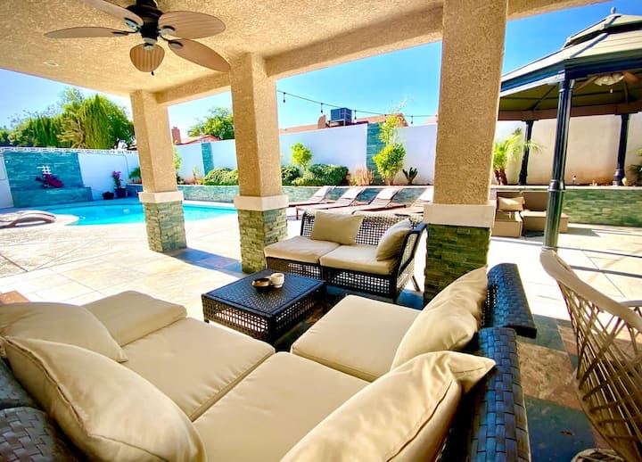 Clean & Spacious W/pool By Strip! 1/2 Price Month!