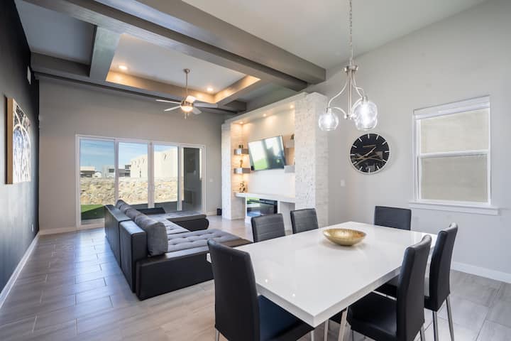 Modern Escape 3 Bedroom House - El Paso
