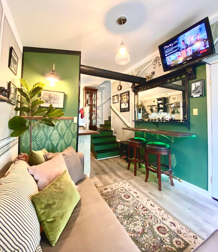 Cozy Vintage Pub Theme 1 Bd W/ Private Entrance - Portland