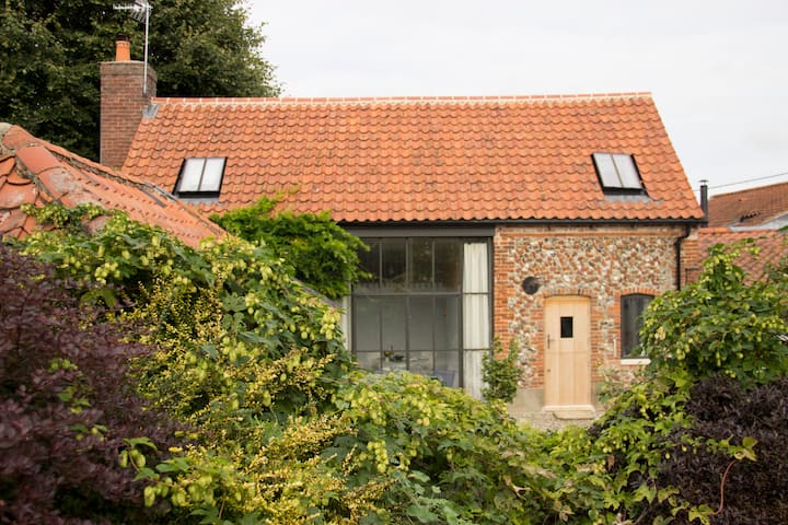 Stylish, Eco-conversion Of A Listed Barn - Wells-next-the-Sea