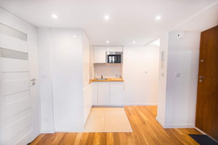 Lovely Hoza Str Studio. Super Central Location. - Warschau