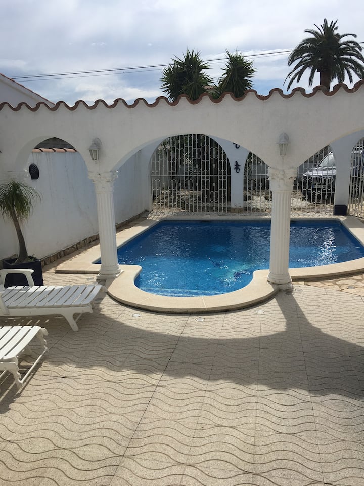 Villa Espagnole Traditionnelle Avec Piscine - Empuriabrava