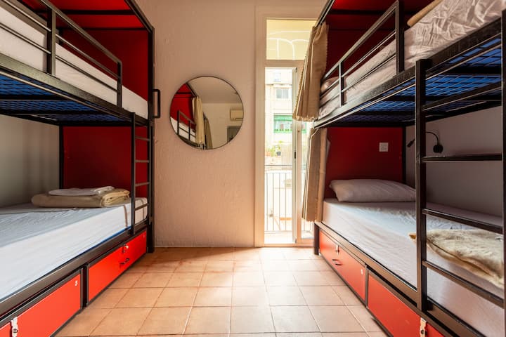 Dorm Female Only (8 Pax) - Barcelone
