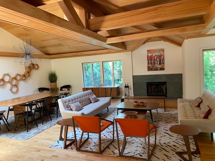 Beautiful Contemporary Ranch Style Home - Stevensville, MI