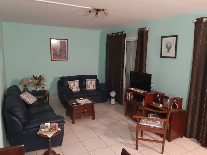 Rez-de-chaussée D'une Villa Avec Jardin - Réunion
