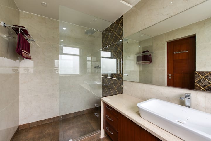 9 Best Airbnb Vacation Rentals With Pool In Gurgaon, India | Trip101