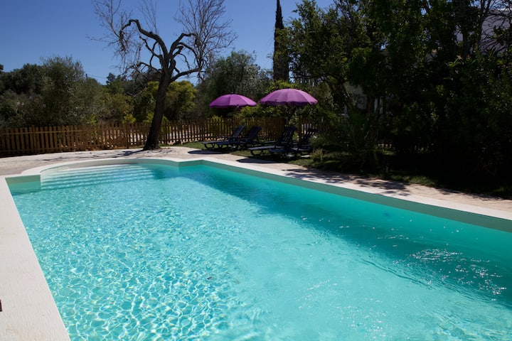 Stylish 1 Bedroom Garden Apartment With Pool. - 파로