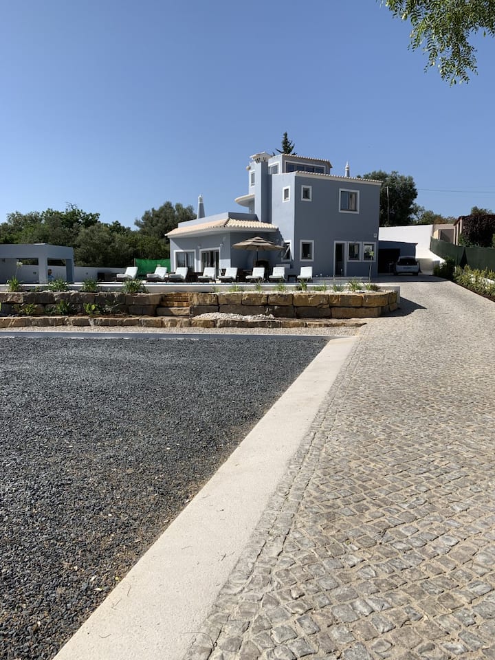 Recently Modernised 4 Bed Villa With Large Pool - Quarteira