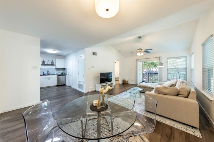 Bright 2br Condo: 10 Mins To Downtown, Near Zilker - Austin, TX