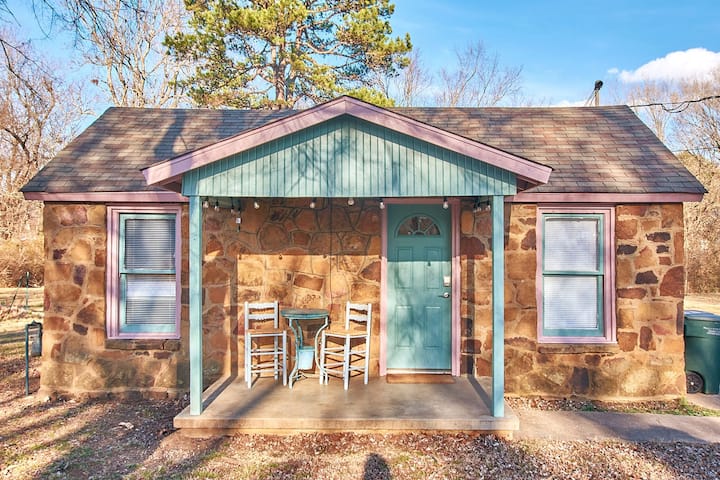 Comfortable Crowdpleasing Cottage - フェイエットビル, AR