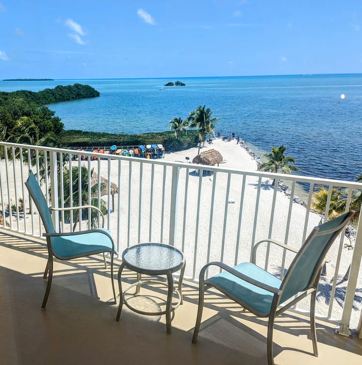 Oceanfront Luxury Condo - The Bahamas