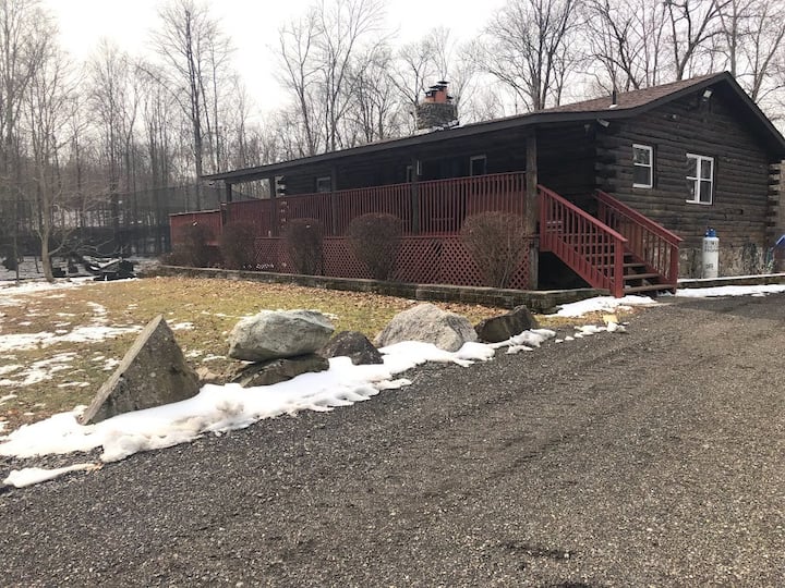 Beautiful Log Cabin Style House - Middletown, NY