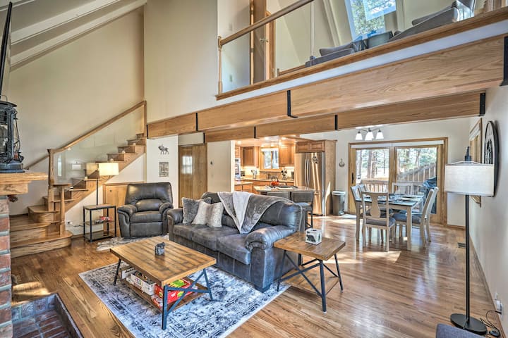 New! Woodland Park Home W/ Mtn Views + Fenced Yard - Woodland Park, CO