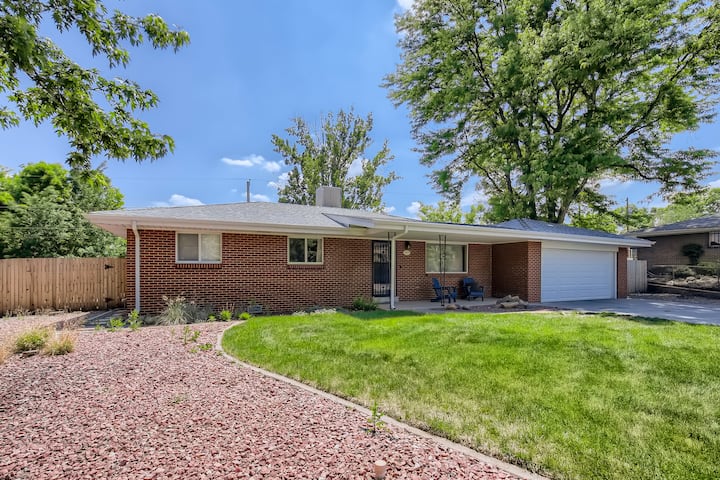 Spacious 3br W/game Room & Fire Pit | 15 Min To Dt - Wheat Ridge, CO
