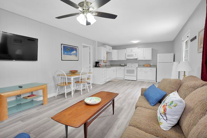 ✿Spacious Cottage✿2 Queens Sleeps 5✿near Nas Jax✿ - Jacksonville, FL