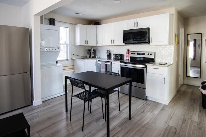 Bright & Artsy 2-bed - Ask For Healthcare Discount - Saint Paul, MN