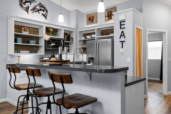 Alaskana Wildlife Townhome (3) - Anchorage, AK