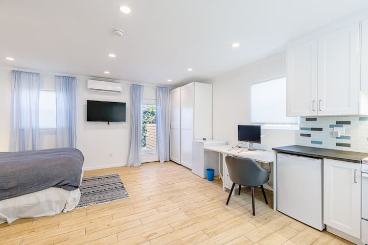 Brand New Studio In Central And Quiet Neighborhood - Hollywood, CA