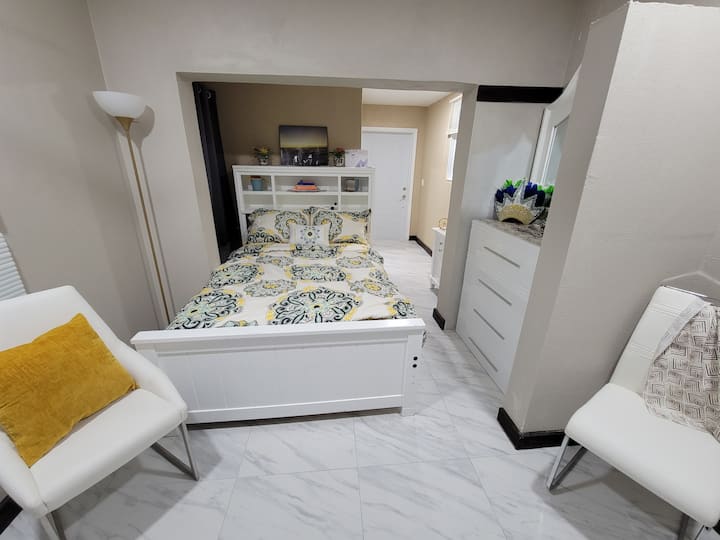 Sunset Oasis 1 - Nassau