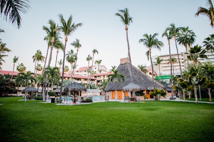 2-bed Condo Steps From The Beach And Downtown - Cabo San Lucas